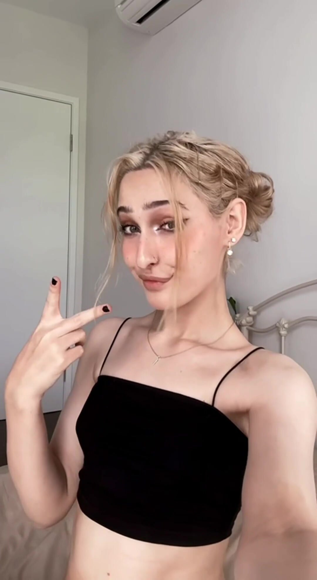 Can This Milf Seduce You With These Big Tits 9995