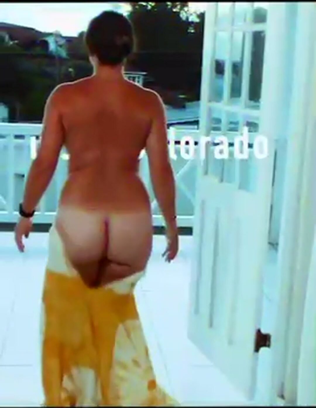 Flashing gets me so wet