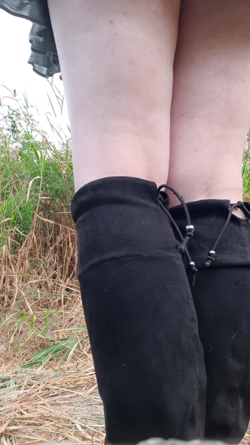 Love Peeing Outside