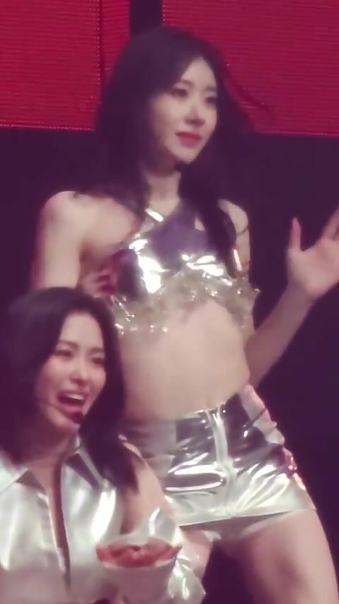 Itzy Yuna And Chaeryeong